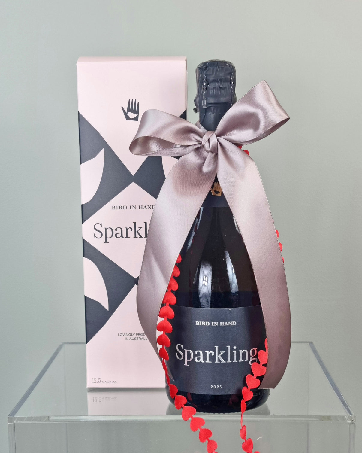 Valentine's Bird In Hand Sparkling Pinot Noir – Tynte Flowers